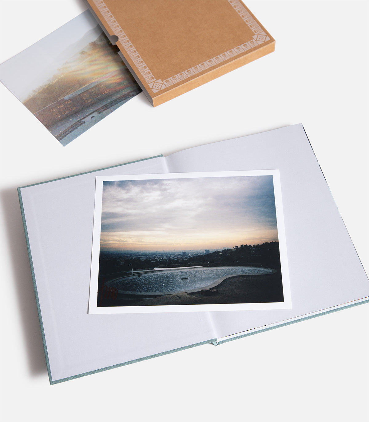 Tino Razo Party In The Back Book (Retail Deluxe) – Atlas